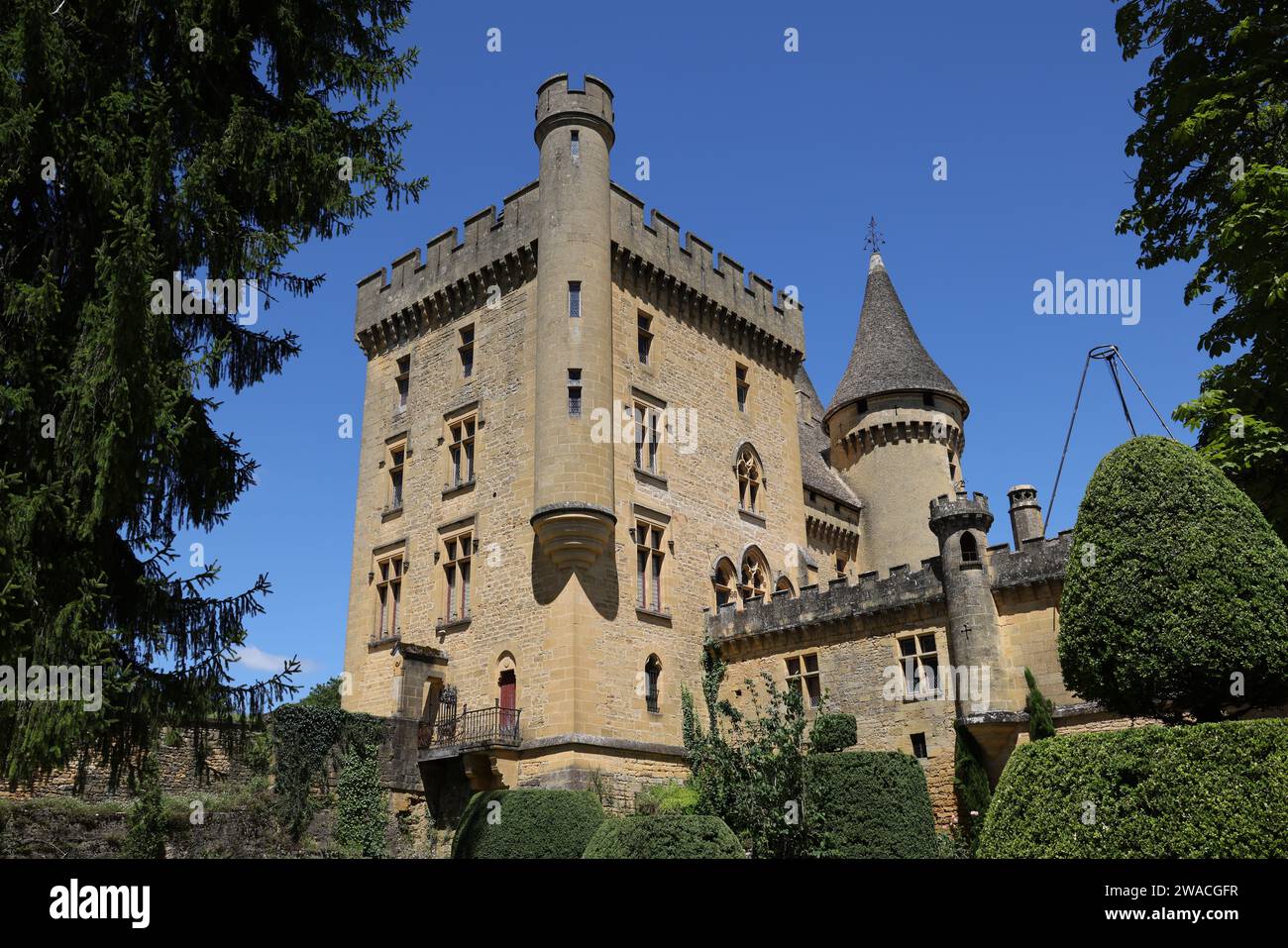 Puymartin Castle in Périgord Noir evokes key eras in French history ...