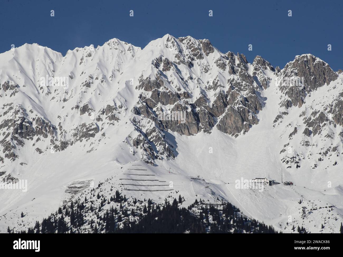 Hier der blick auf das karwendel hi-res stock photography and images ...