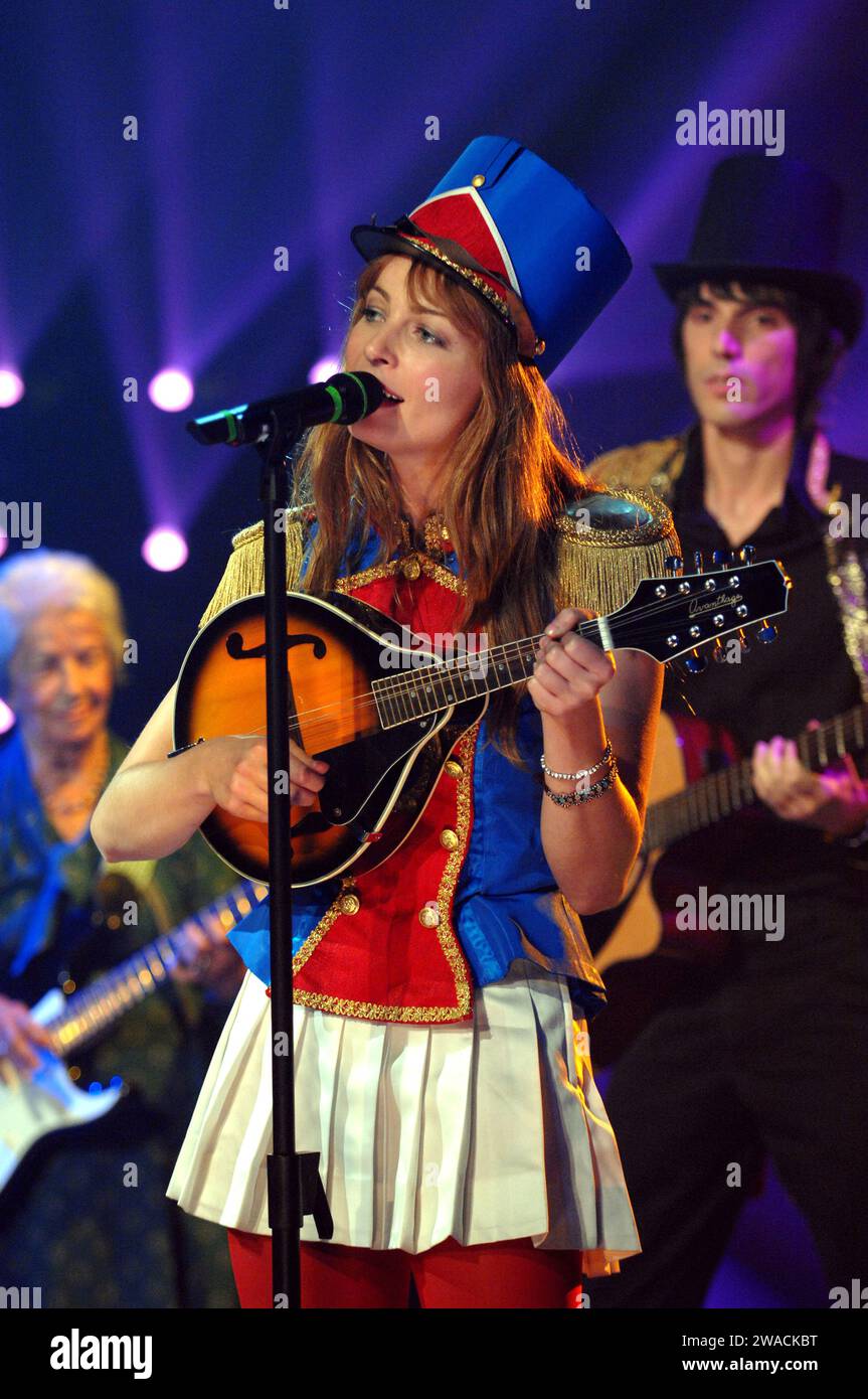 Milan Italy 2006-10-11 : Bugo e Viola, Italian singers, Violante ...