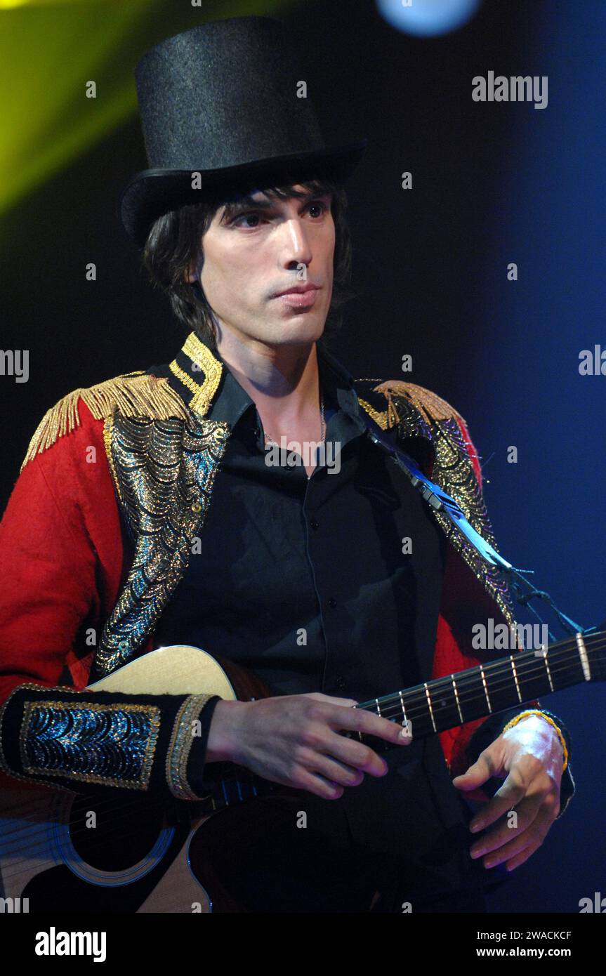 Milan Italy 2006-10-11 : Bugo e Viola, Italian singers, Bugo during the ...