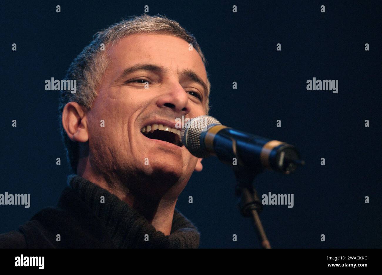 Radio italia beyond every wall hi-res stock photography and images - Alamy