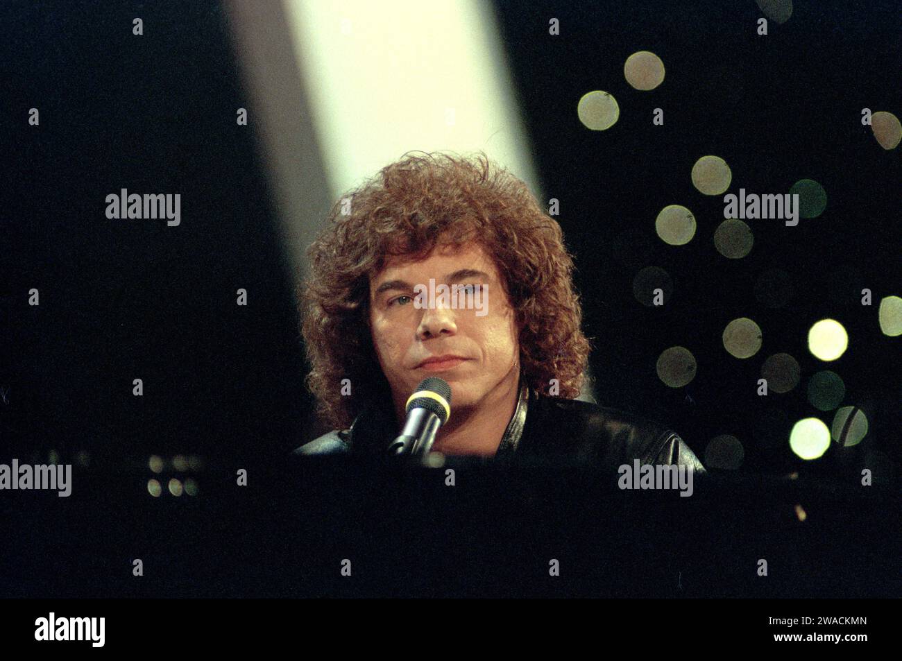 Cocciante sanremo festival giovani 1994 hi-res stock photography and images - Alamy