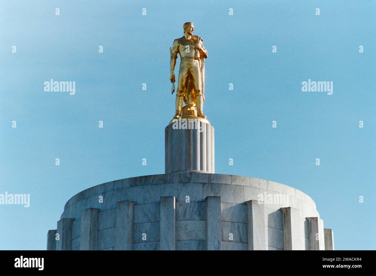 Gold pioneer on oregon capitol building hi-res stock photography and ...