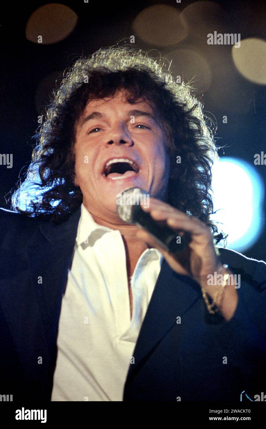 Riccardo cocciante festivalbar 1997 hi-res stock photography and images - Alamy