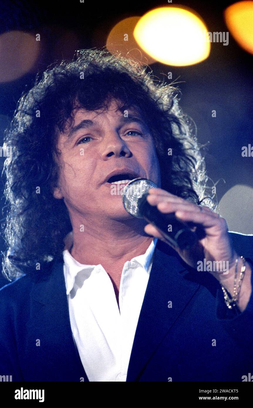 Riccardo cocciante festivalbar 1997 hi-res stock photography and images - Alamy