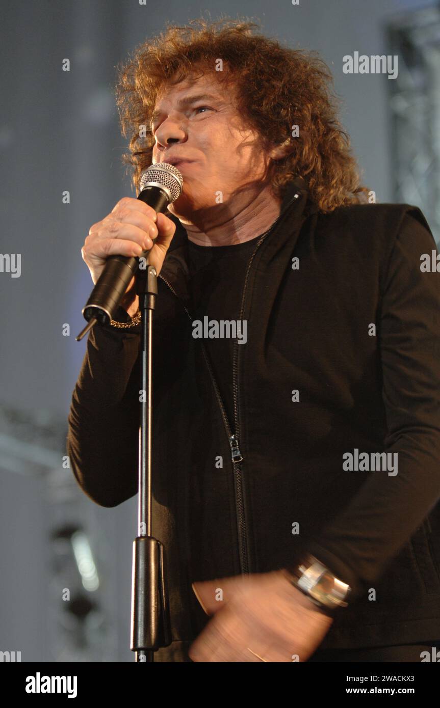 Riccardo cocciante photographs 2006 hi-res stock photography and images - Alamy