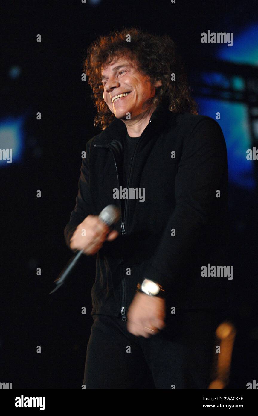 Riccardo cocciante photographs 2006 hi-res stock photography and images - Alamy