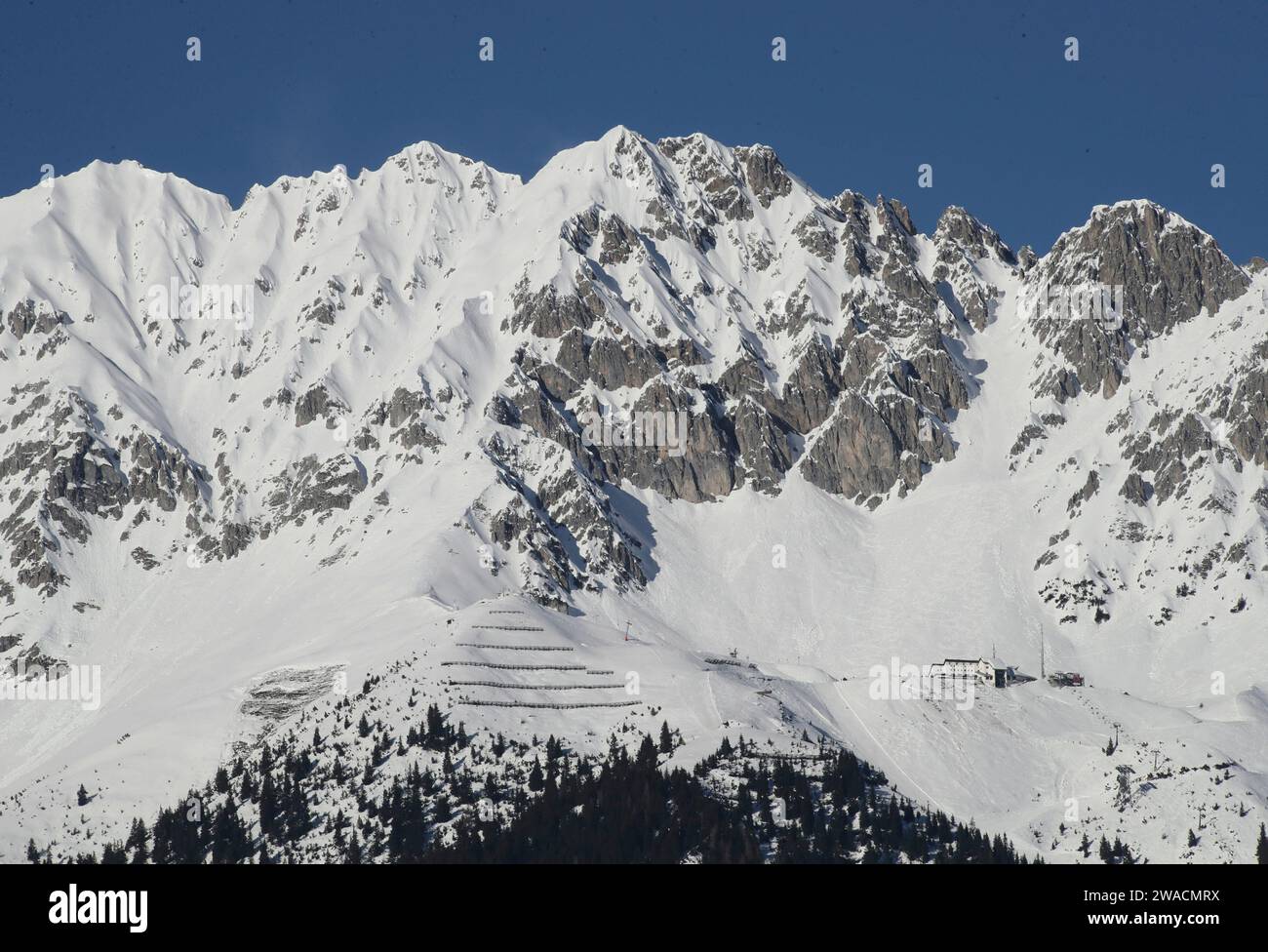 Hier der blick auf das karwendel hi-res stock photography and images ...