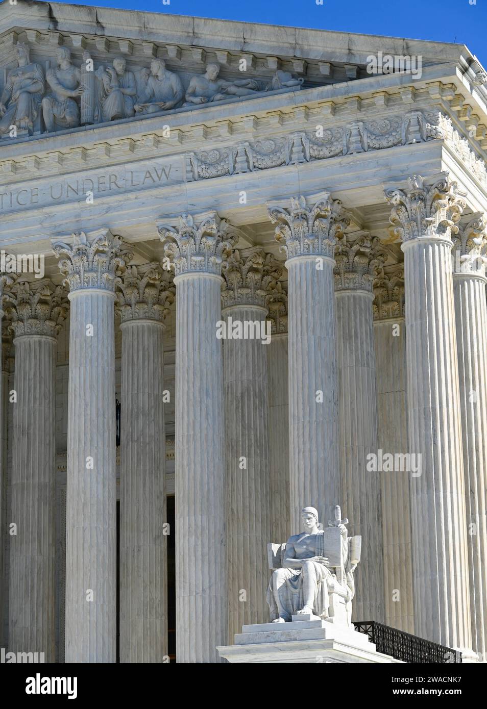 Seated marble statue hi-res stock photography and images - Alamy
