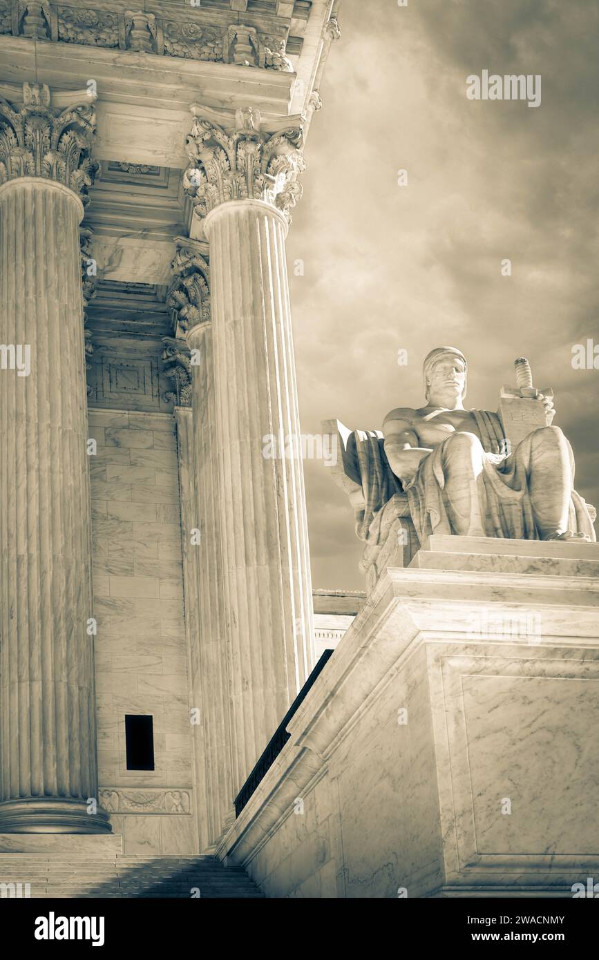 Power facadenational water fountain hi-res stock photography and images ...