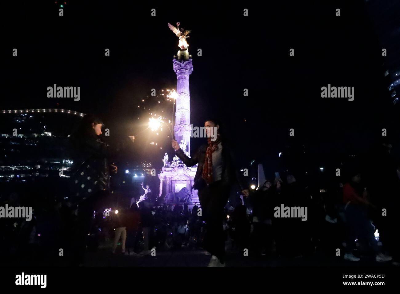 Goodbye 2023 welcome 2024 hi-res stock photography and images - Alamy