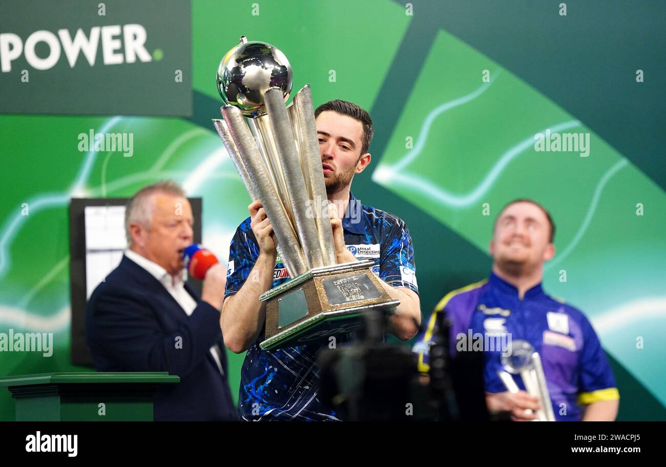 Luke Humphries celebrates with the trophy after beating Luke Littler in ...