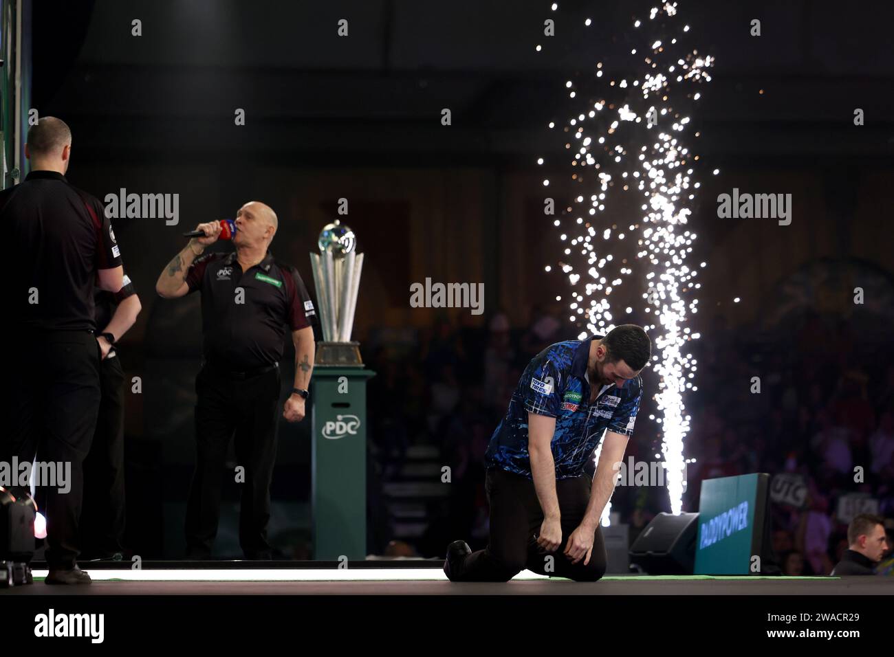 Paddy power world darts championship 2023 2024 hi-res stock photography ...