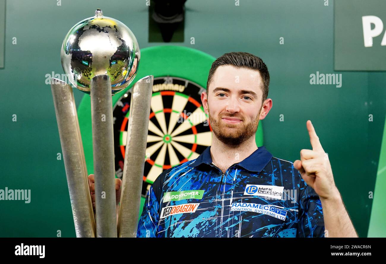 Luke Humphries celebrates with his trophy after beating Luke Littler in ...