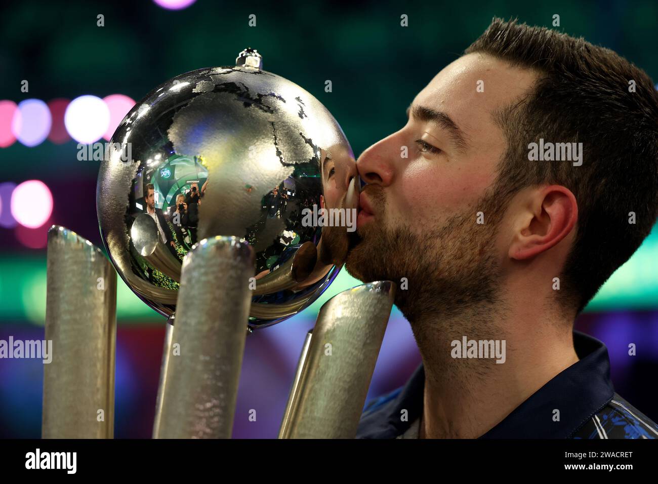 Alexandra Palace, London, UK. 3rd Jan, 2024. 2023/24 PDC Paddy Power ...