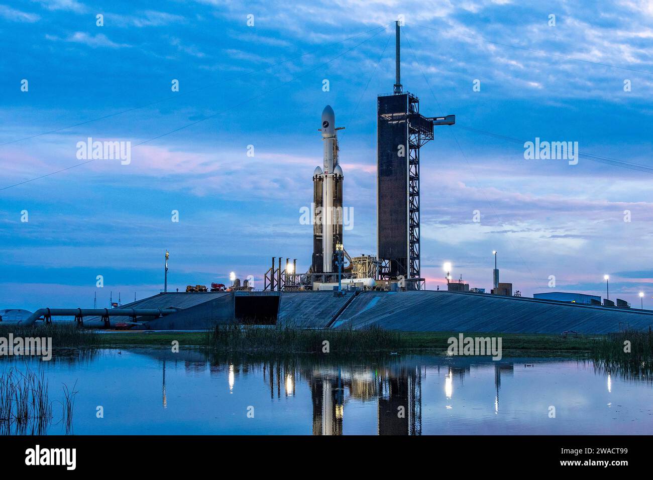 KSC, Florida, USA. 27th Dec, 2023. A SpaceX Falcon Heavy rocket is ...
