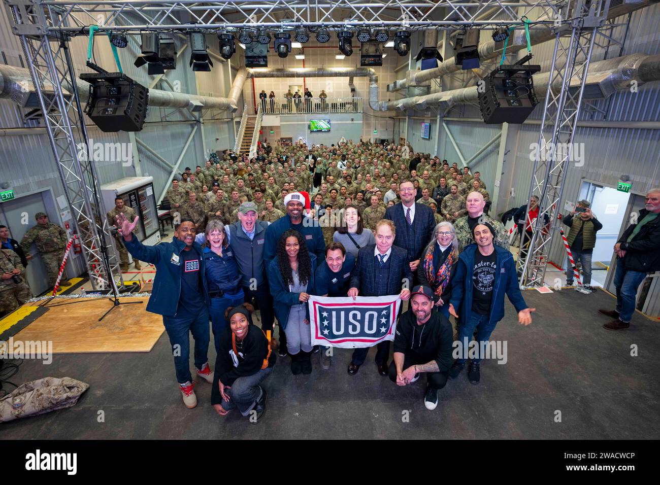 Romania. 14th Dec, 2023. USO Talent and staff take a group photo with U ...