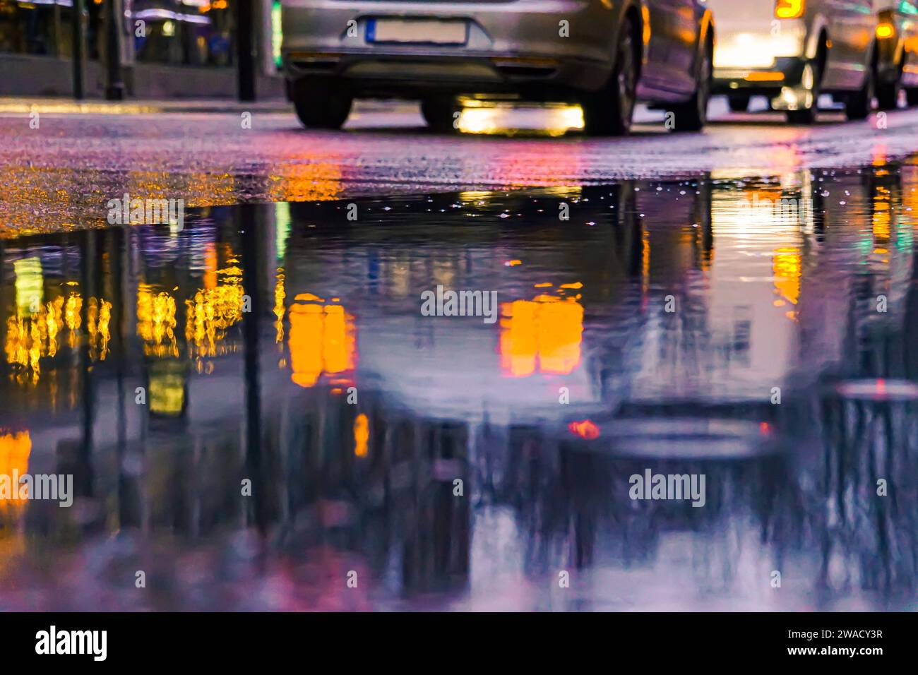 Puddle lighting hi-res stock photography and images - Alamy