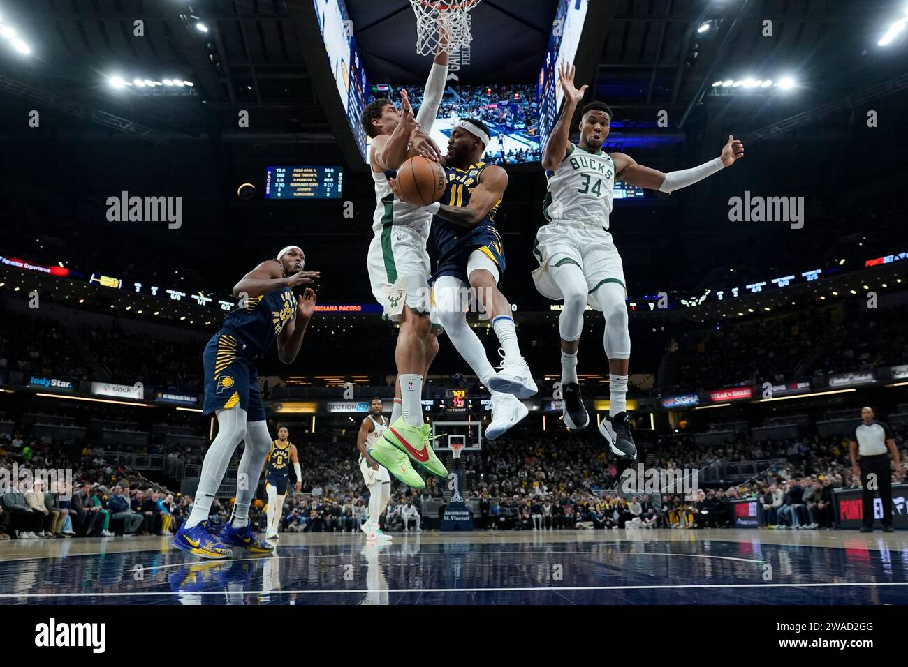 Indiana Pacers' Bruce Brown (11) makes a pass against Milwaukee Bucks ...