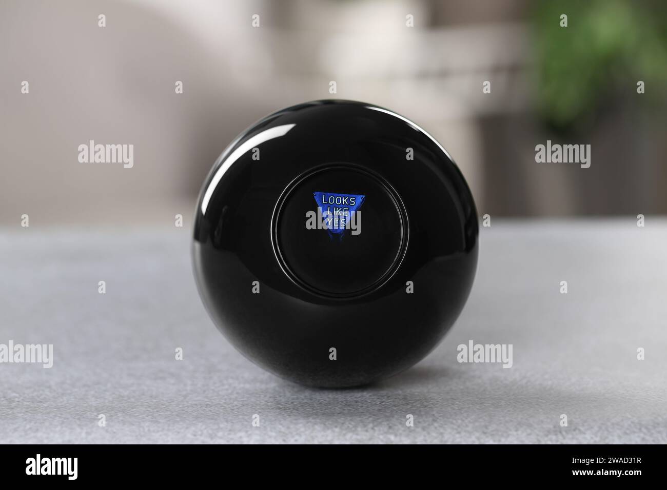 Magic 8 ball looks like yes hi-res stock photography and images - Alamy
