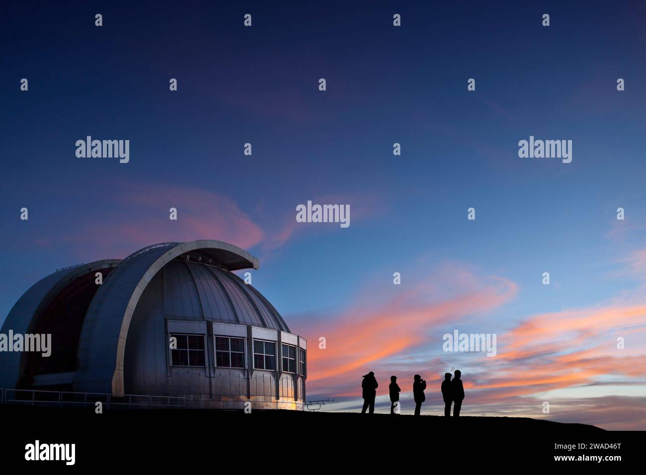 Silhouette of people watching sunset at observatory Stock Photo - Alamy