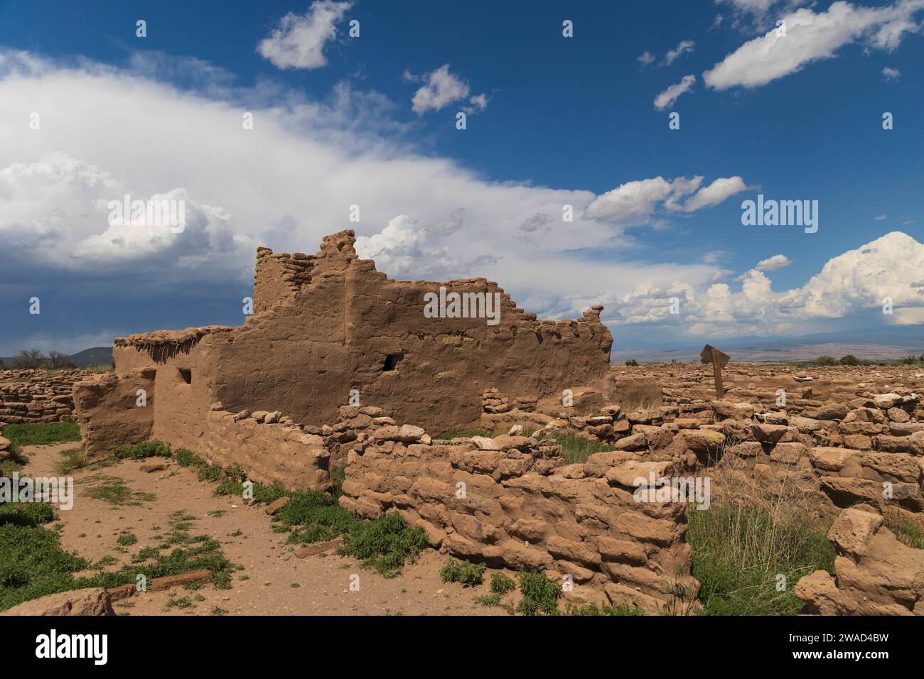 USA, New Mexico, Espanola, Puye Cliffs, Puye Cliff Dwellings on sunny ...