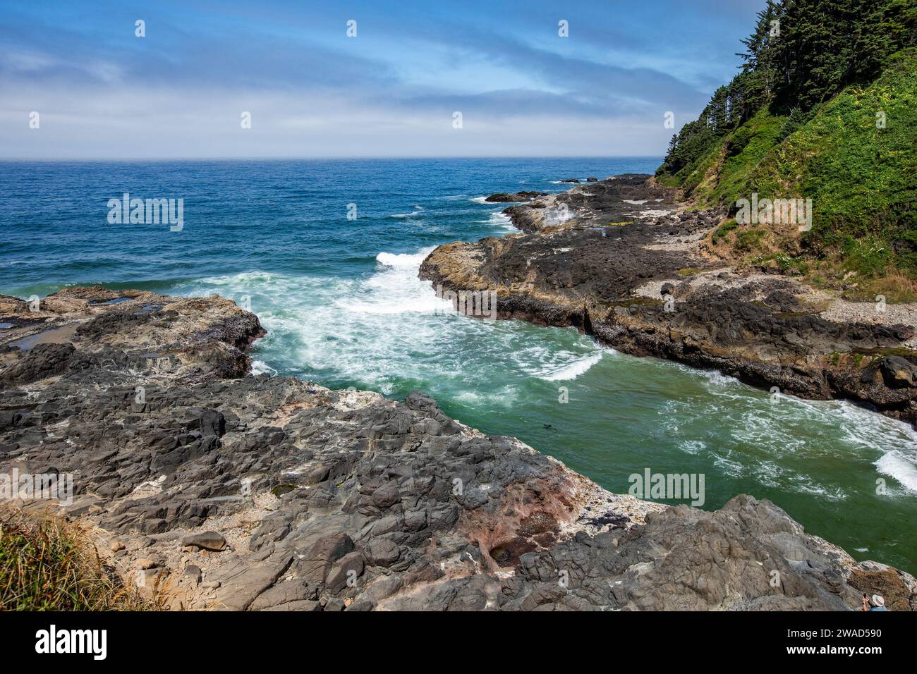 Rock formations along sea hi-res stock photography and images - Alamy