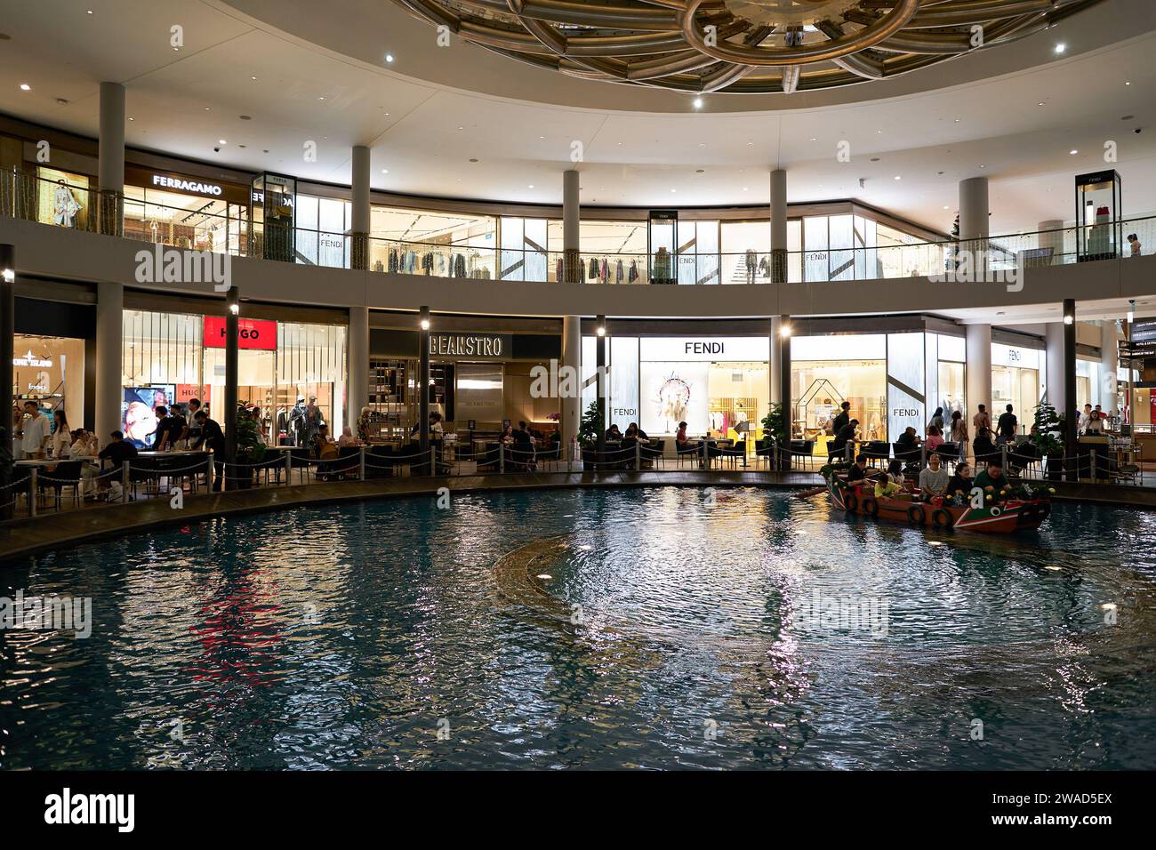 Centre commercial oculus hi-res stock photography and images - Alamy