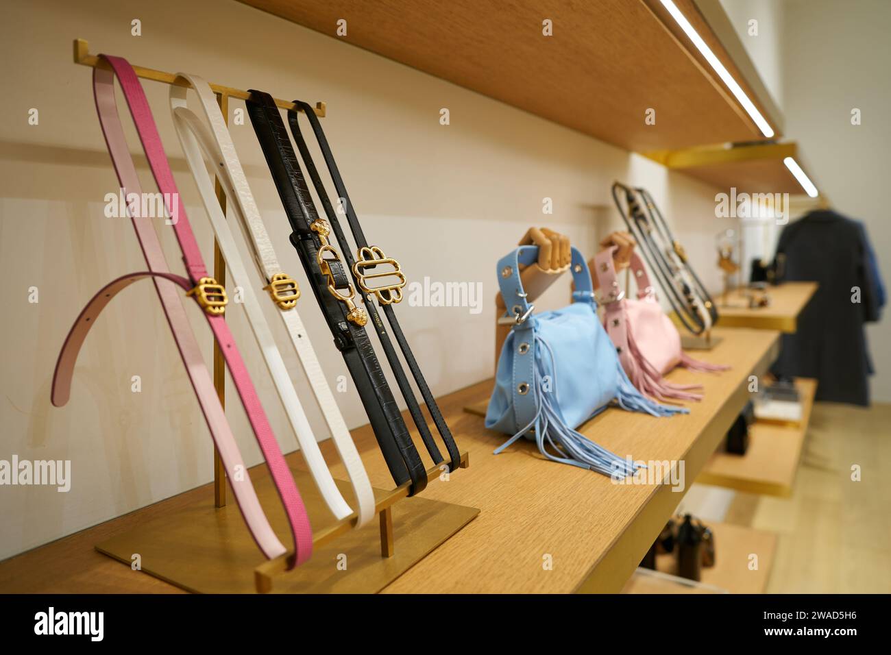 Maje store hi-res stock photography and images - Alamy