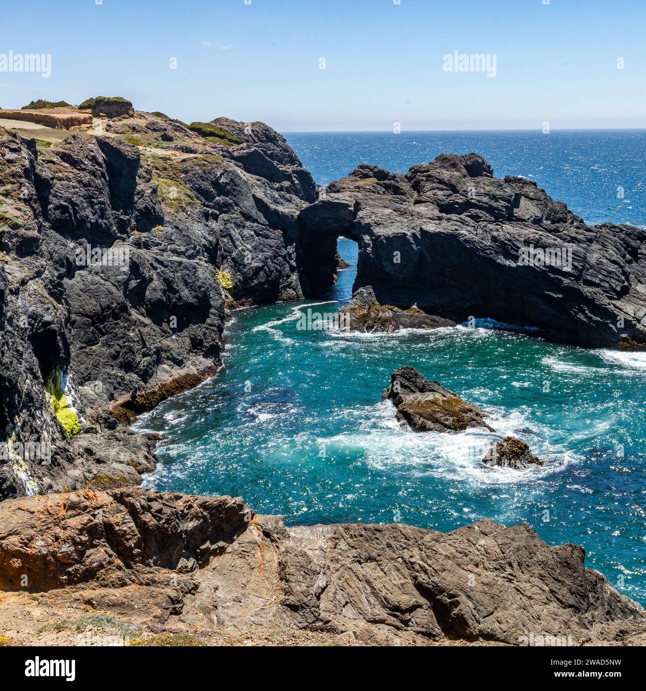 Arch over sea hi-res stock photography and images - Alamy
