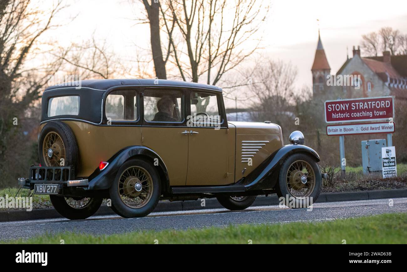 Stony Stratford,UK Jan 1st 2024. 1934 beige BSA car arriving at Stony ...
