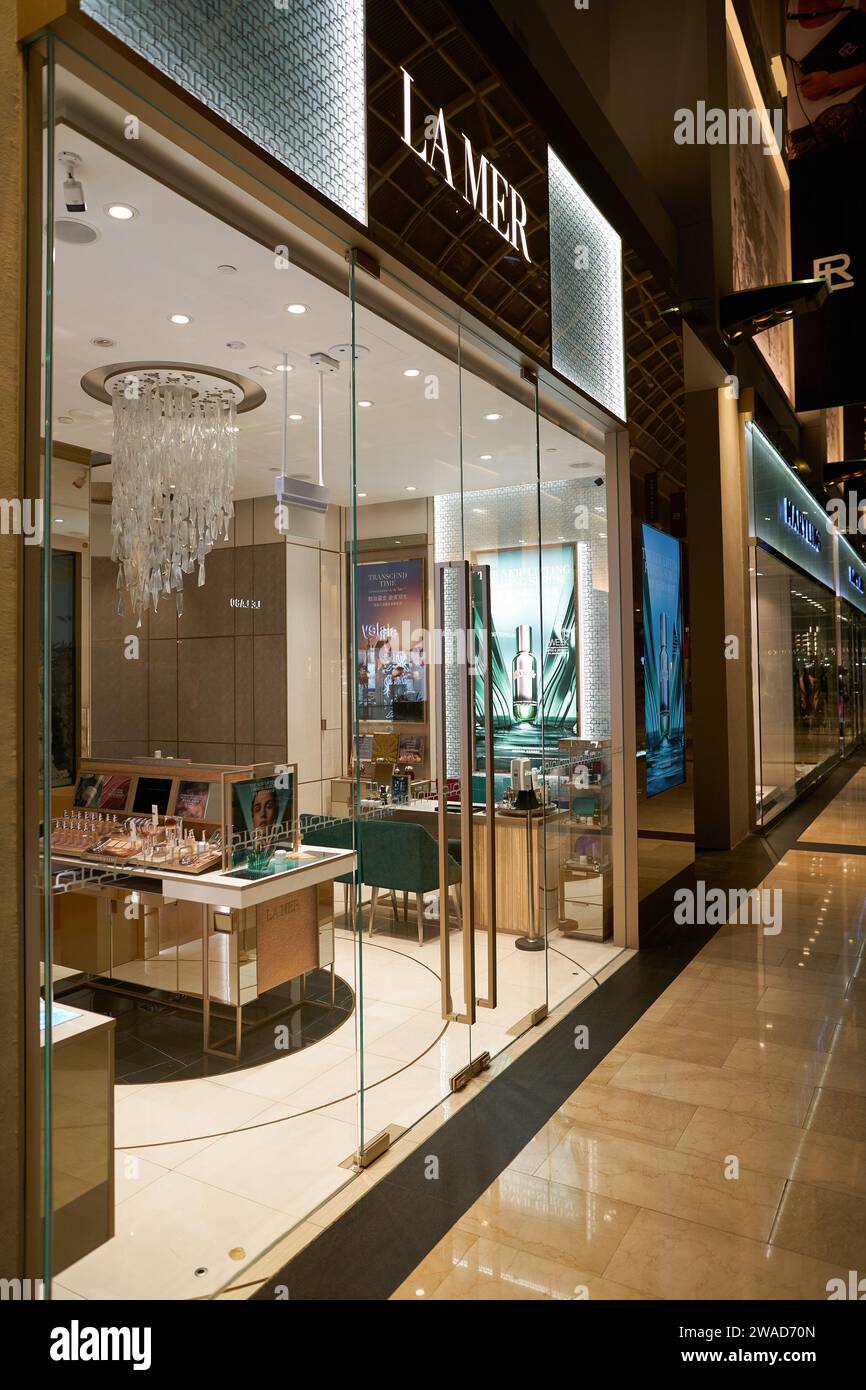 SINGAPORE - NOVEMBER 05, 2023: La Mer store inside the Shoppes at ...
