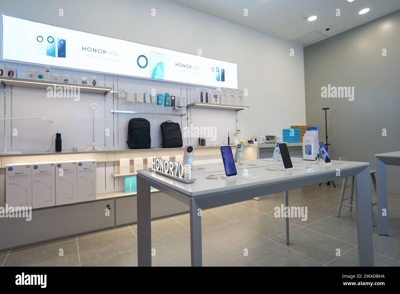 KUALA LUMPUR, MALAYSIA - MAY 27, 2023: interior shot of Honor retail ...
