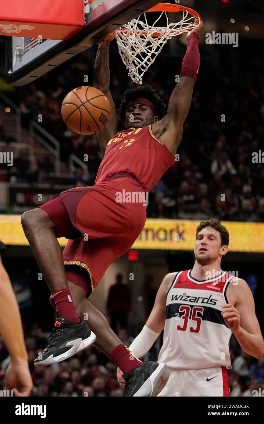 Cleveland Cavaliers guard Caris LeVert (3) dunks in front of Washington ...