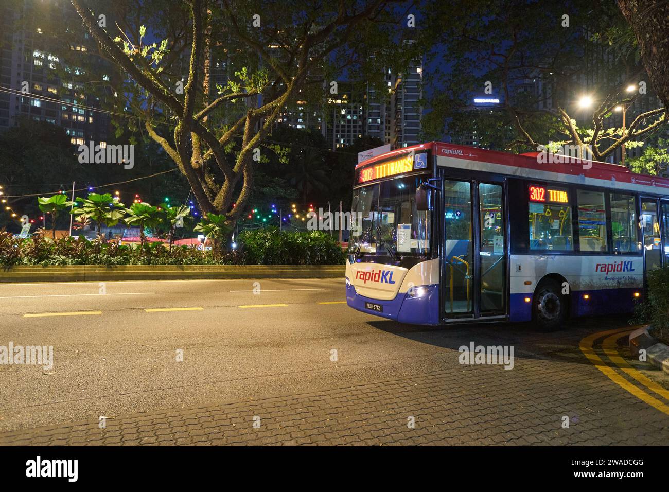 KUALA LUMPUR, MALAYSIA - MAY 29, 2023: RapidKL King Long XMQ6121G bus ...
