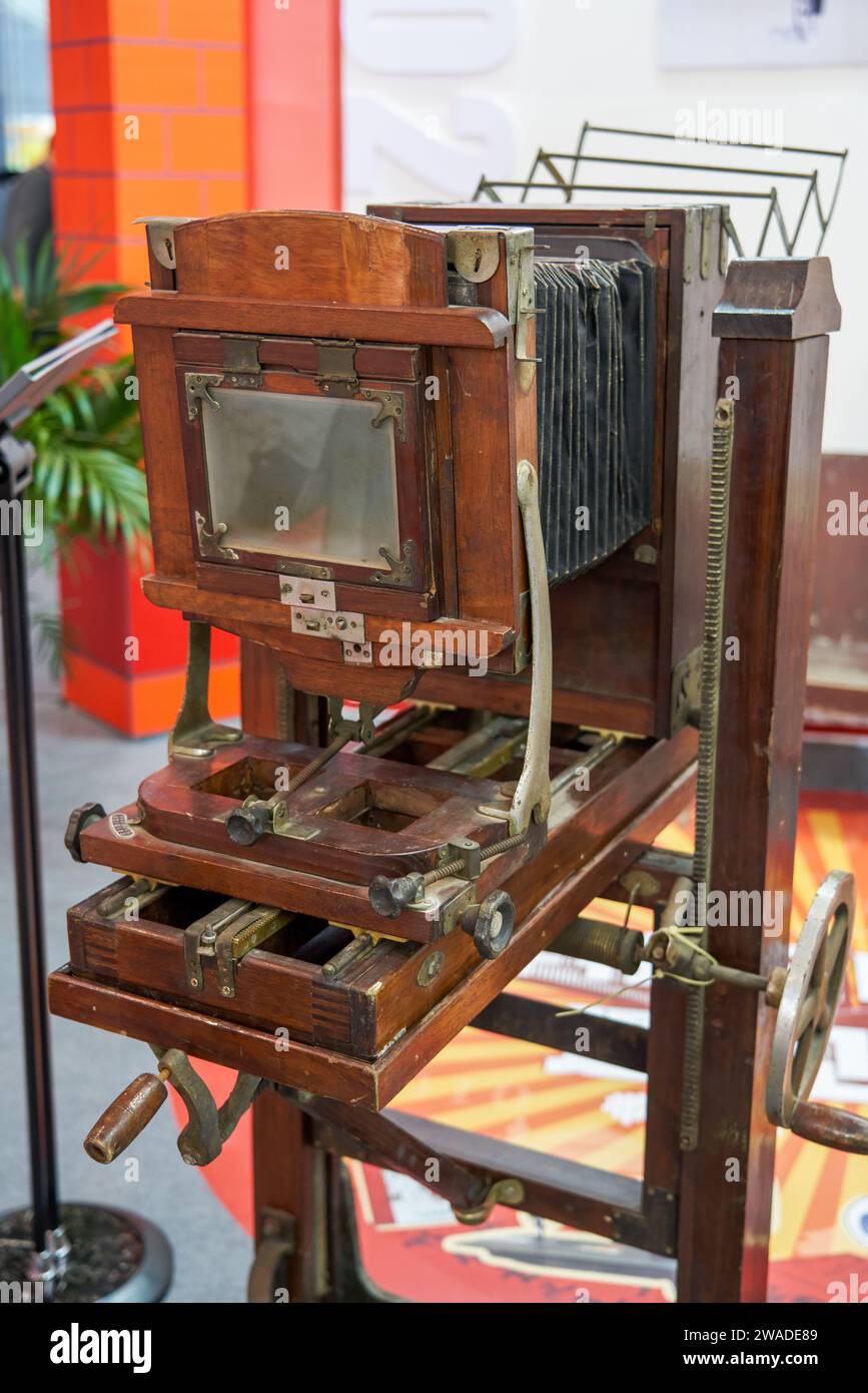 An old retro film camera Stock Photo - Alamy