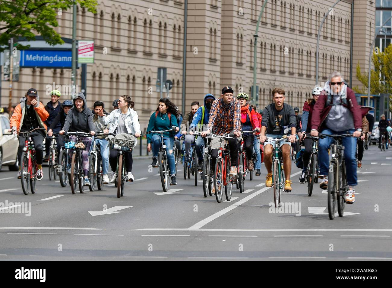 Cyclists on central parade hi-res stock photography and images - Alamy