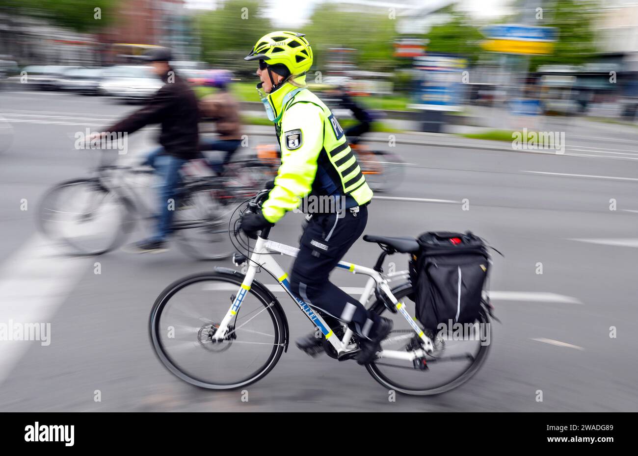 A policewoman from the Berlin bicycle squadron accompanies the bike ...