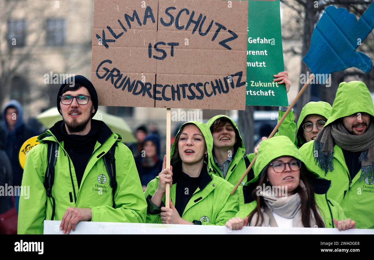 Fridays for Future demonstration at the Federal Ministry of Transport ...