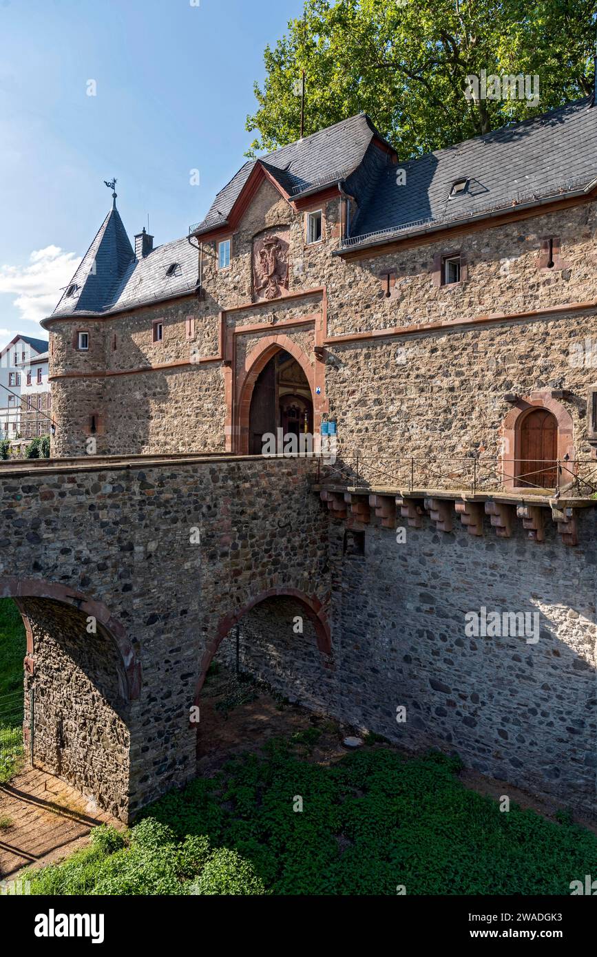 Castle gate, south gate of the medieval Friedberg castle, bridge over ...