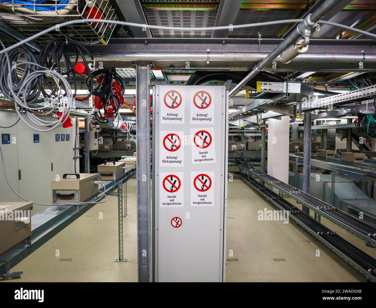 Mainframe operating system hi-res stock photography and images - Alamy Mainframe operating system hi-res stock photography and images - Alamy