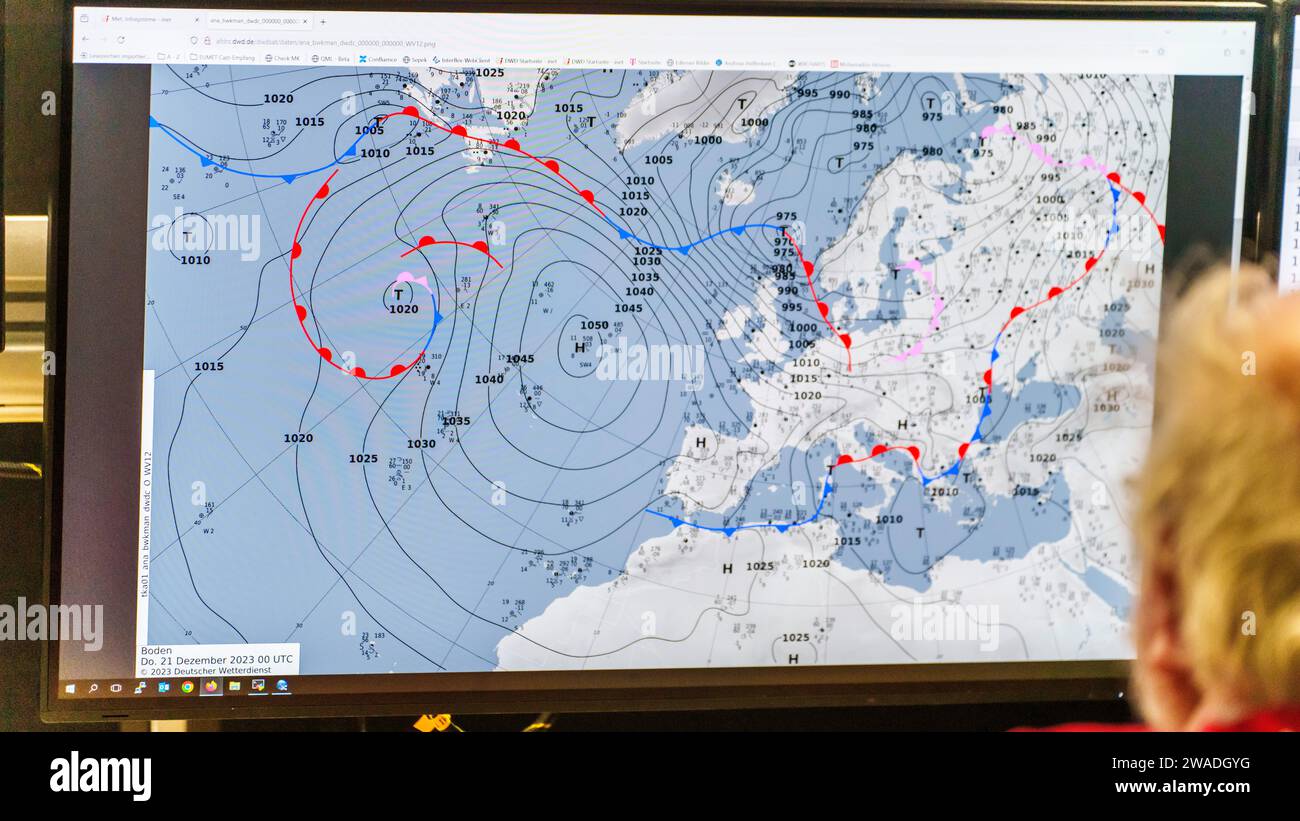 Meteorologists computer hi-res stock photography and images - Alamy