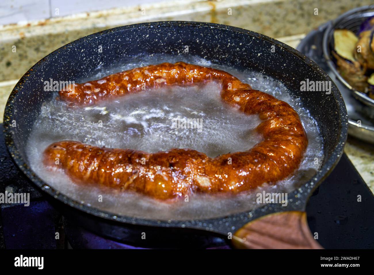 Pig intestines are being fried in the oil pan, deep-fried seven inches ...