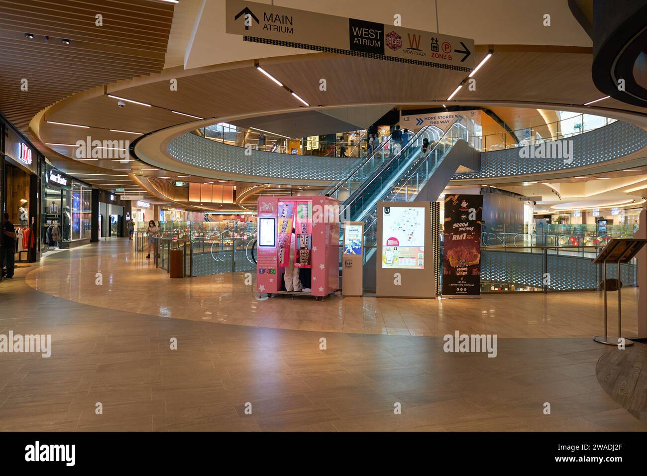 Lalaport bukit bintang city centre hi-res stock photography and images ...