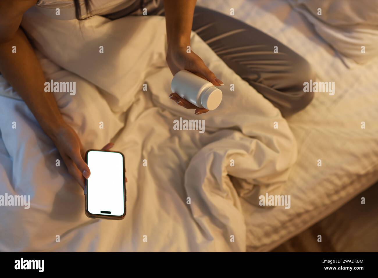 Mobile phone text medication hi-res stock photography and images - Alamy