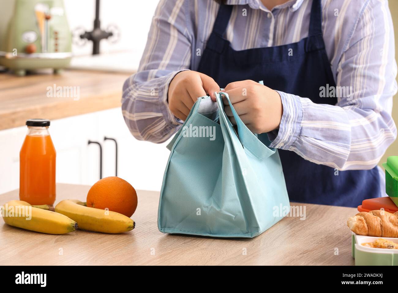 Girl packing lunch school hi-res stock photography and images - Alamy