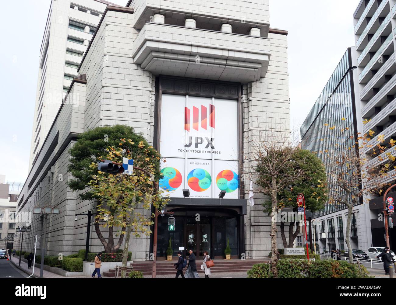 Tokyo, Japan. 4th Jan, 2024. A ceremony of the first trading of the ...