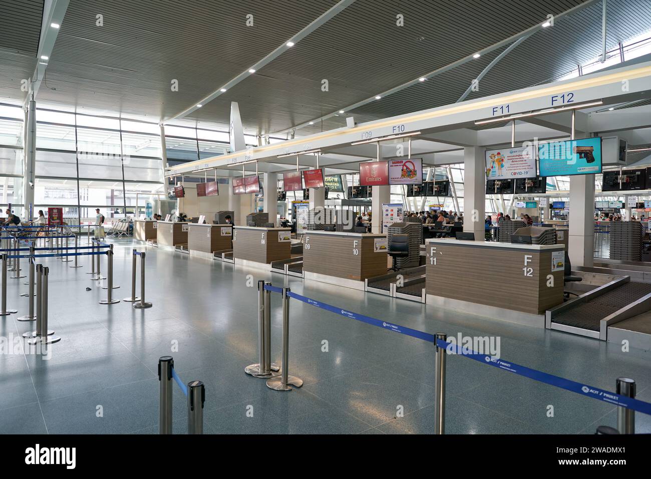 Check in counters area hi-res stock photography and images - Alamy
