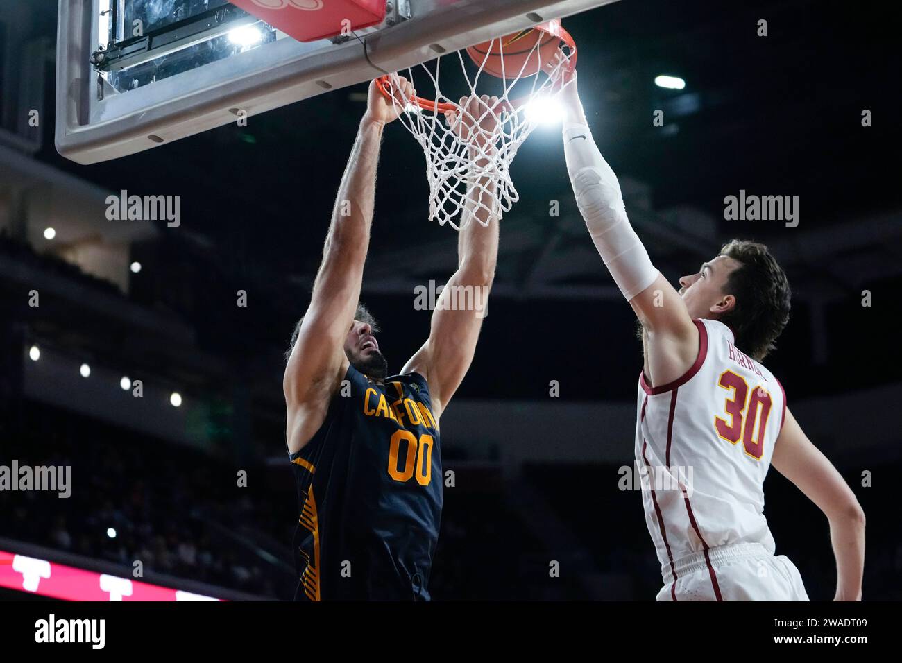 Southern California forward Harrison Hornery, right, blocks a shot by ...