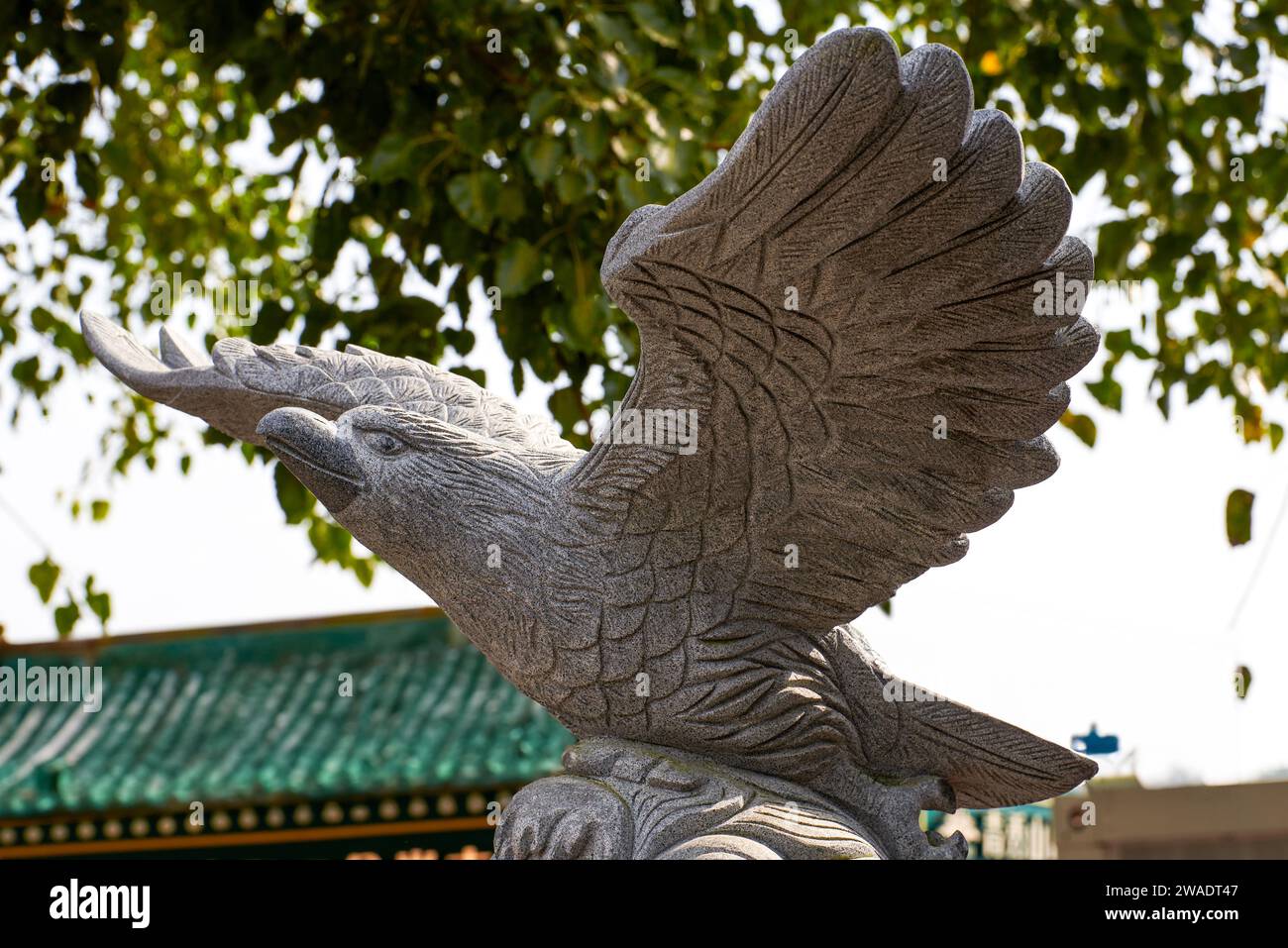Stone eagle sculpture spread hi-res stock photography and images - Alamy